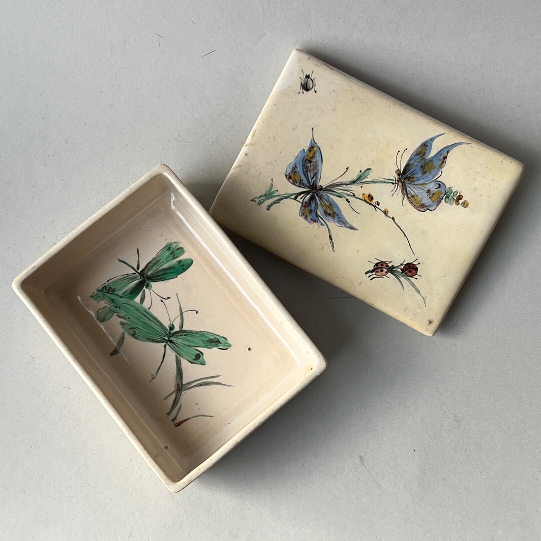 Vintage Whimsical Dainty Trinket Jewellery Rectangle Lidded Box W Hand ...