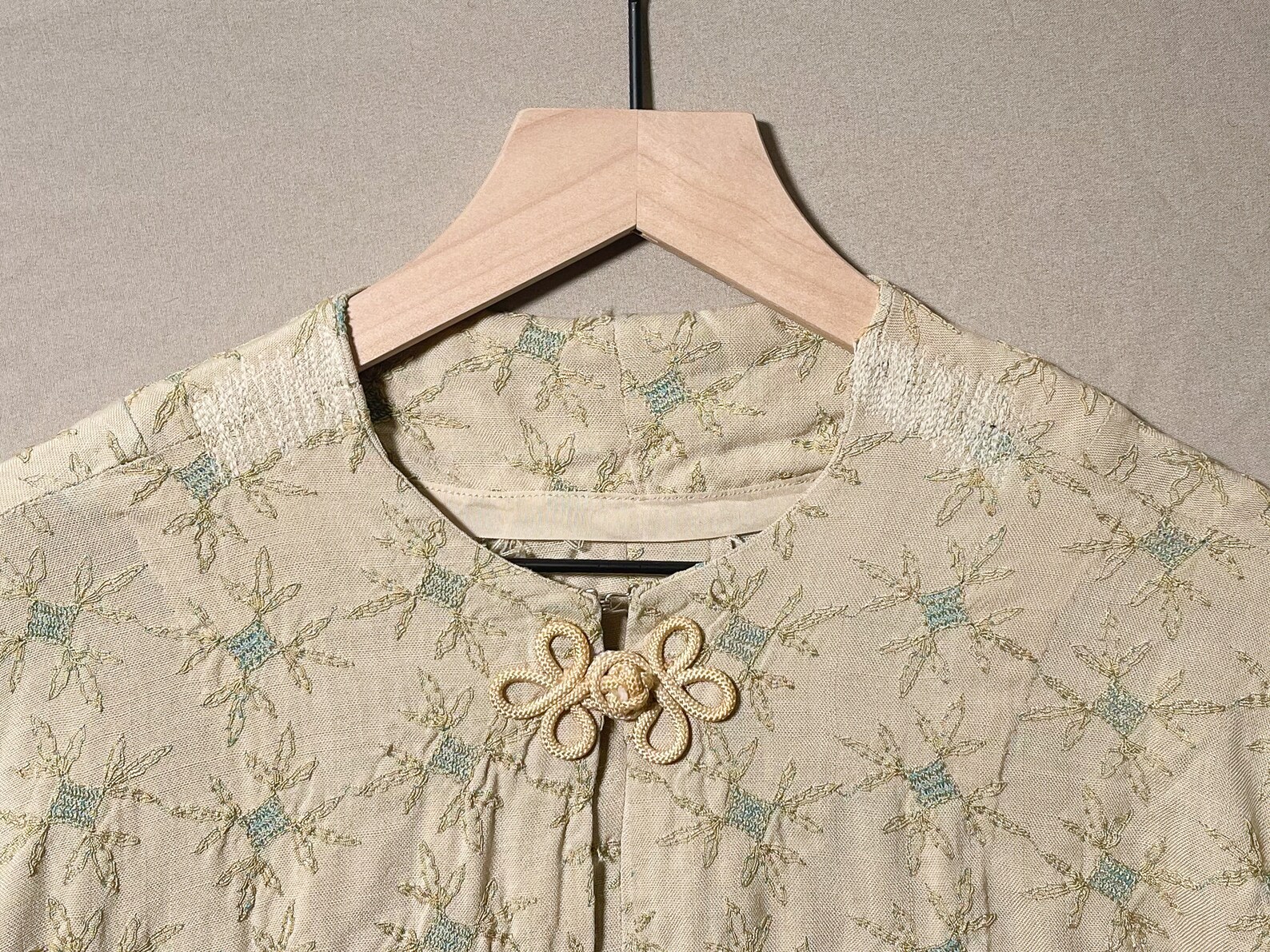 Repaired Vintage 1960s Ecru and Blue Theater Bed Jacket Womens Size ...