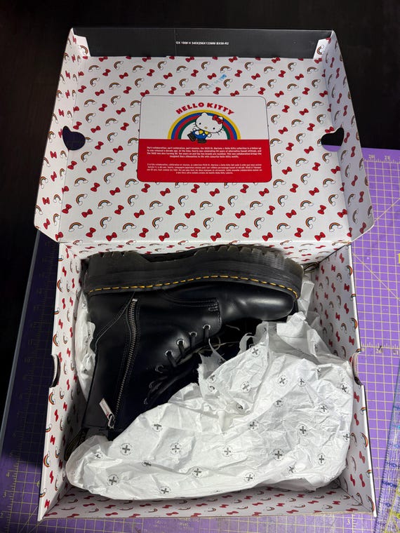 Hello kitty doc martens - Gem