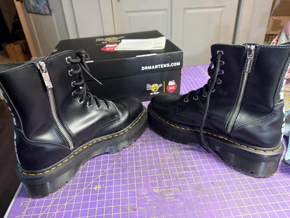 Hello kitty doc martens - Gem