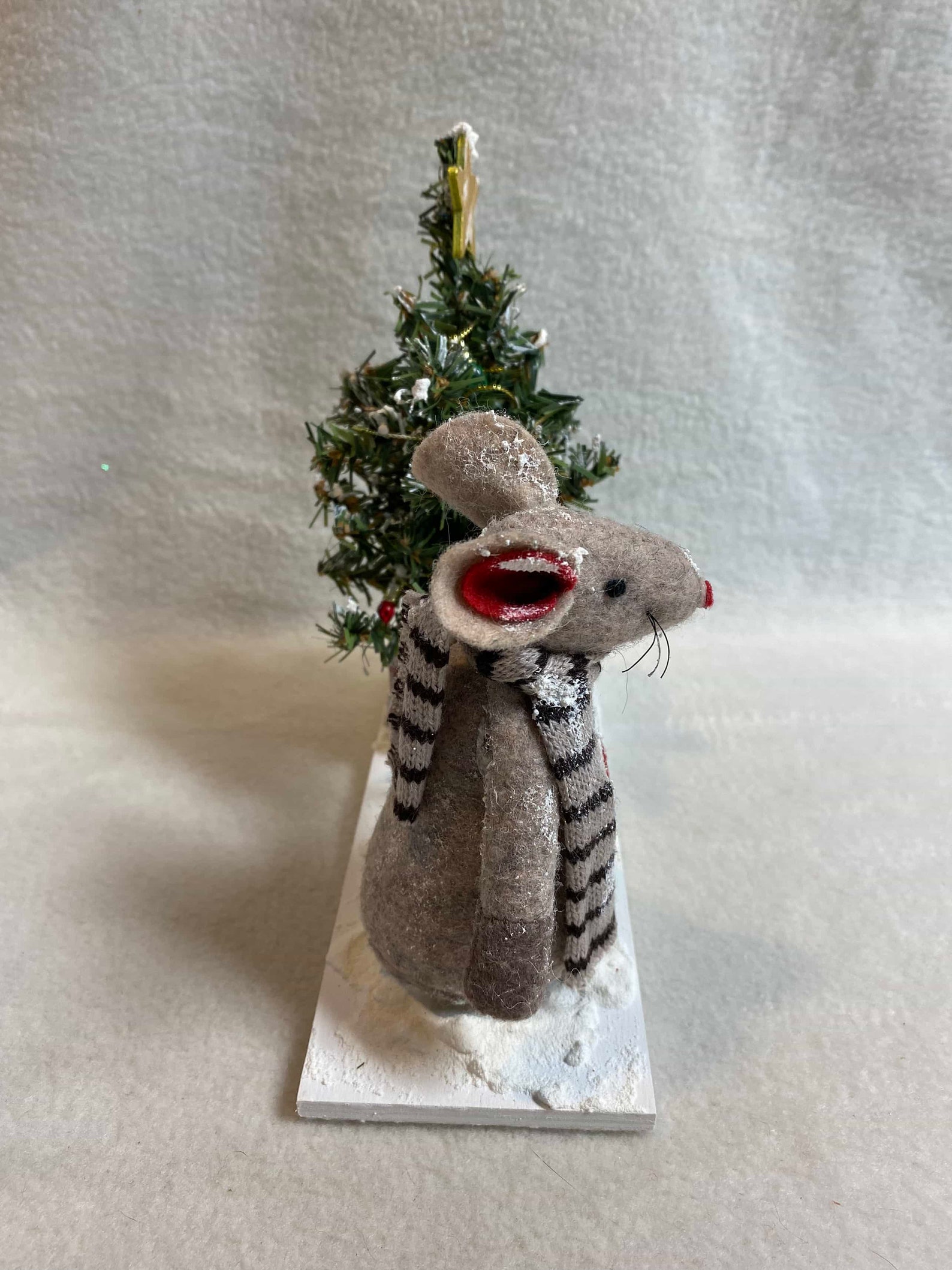 Mouse With Decorated Snowy Christmas Tree Display SE031 - Etsy