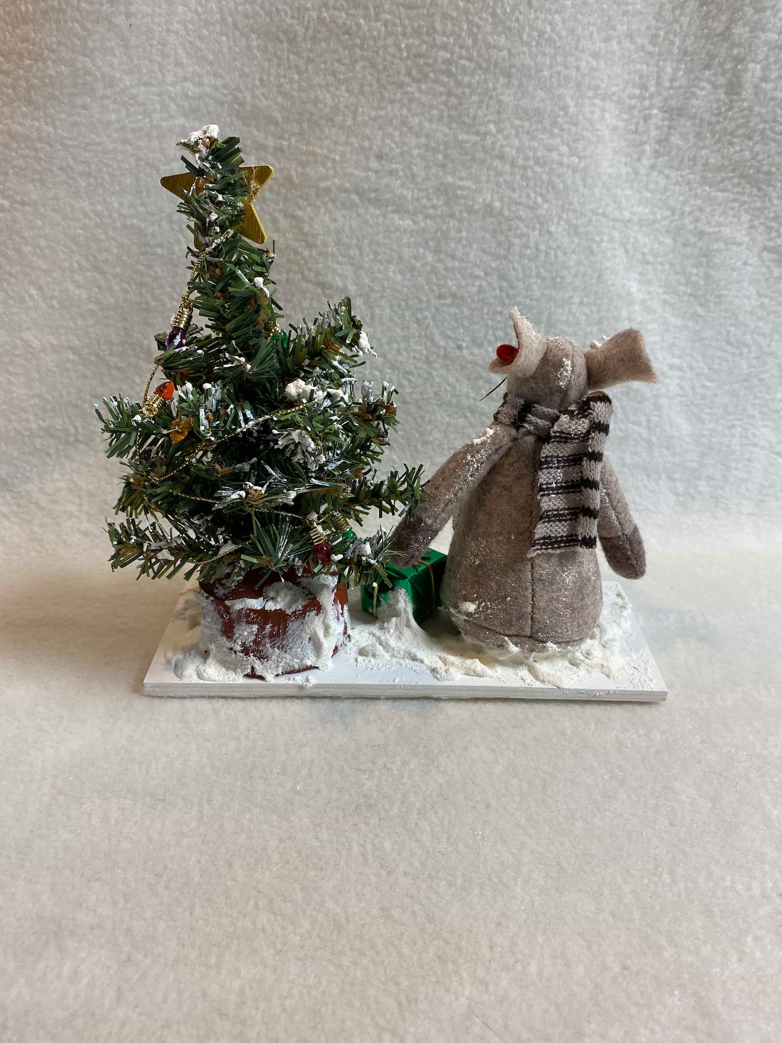 Mouse With Decorated Snowy Christmas Tree Display SE031 - Etsy