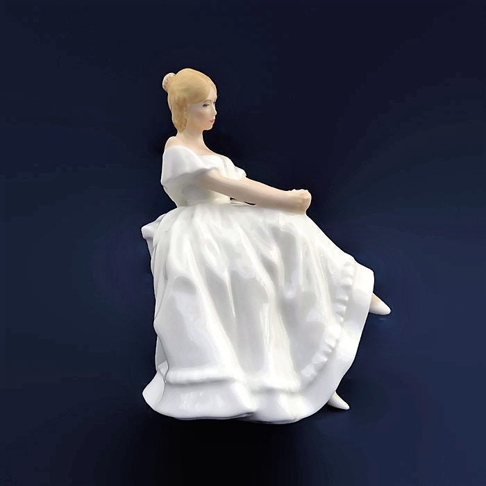 Royal Doulton HEATHER Bone China Figurine HN 2956 YEAR 1981 Neat Condition