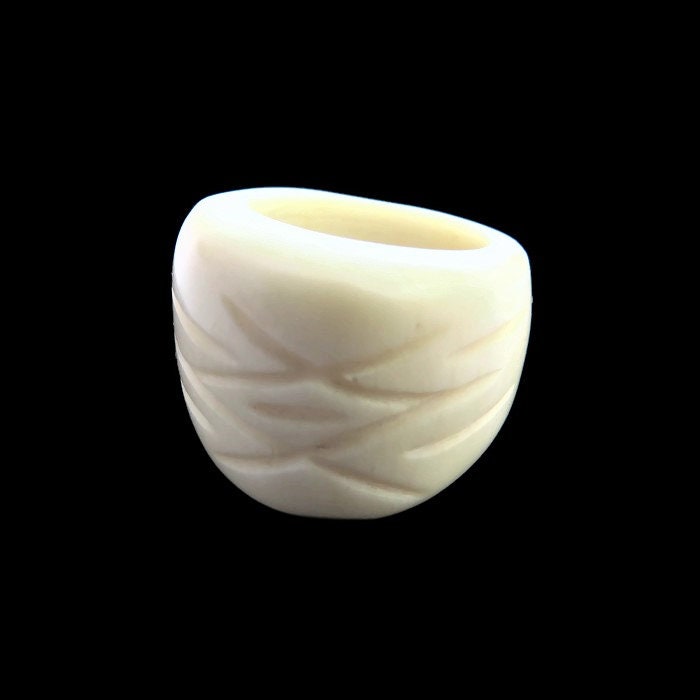 Vintage Cream Lucite Ring with Etched Design.Lucite Dome Ring with ...