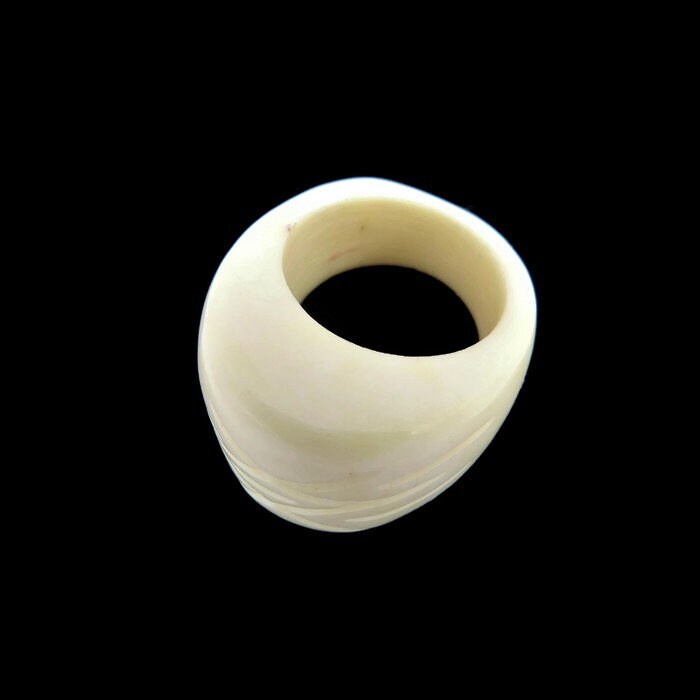 Vintage Cream Lucite Ring with Etched Design.Lucite Dome Ring with ...