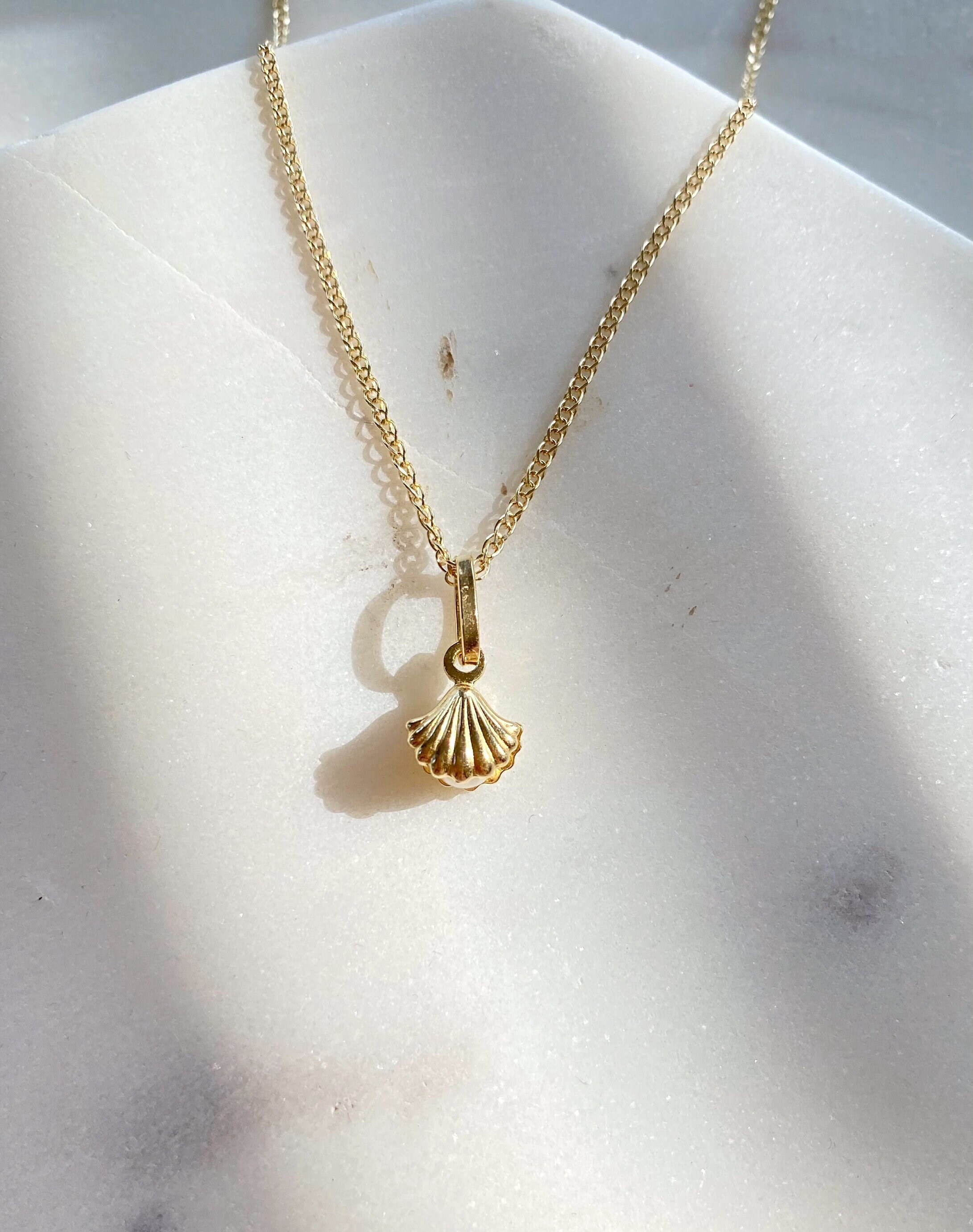 Seashell Pearl Necklace in 14K Gold Seashell Clam With Pearl - Etsy
