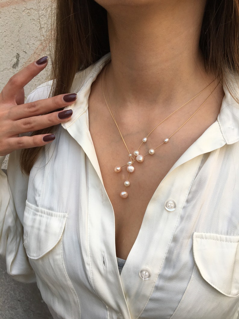 Pearl Necklace Rose And White Freshwater Pearls On A Wire Of Etsy De