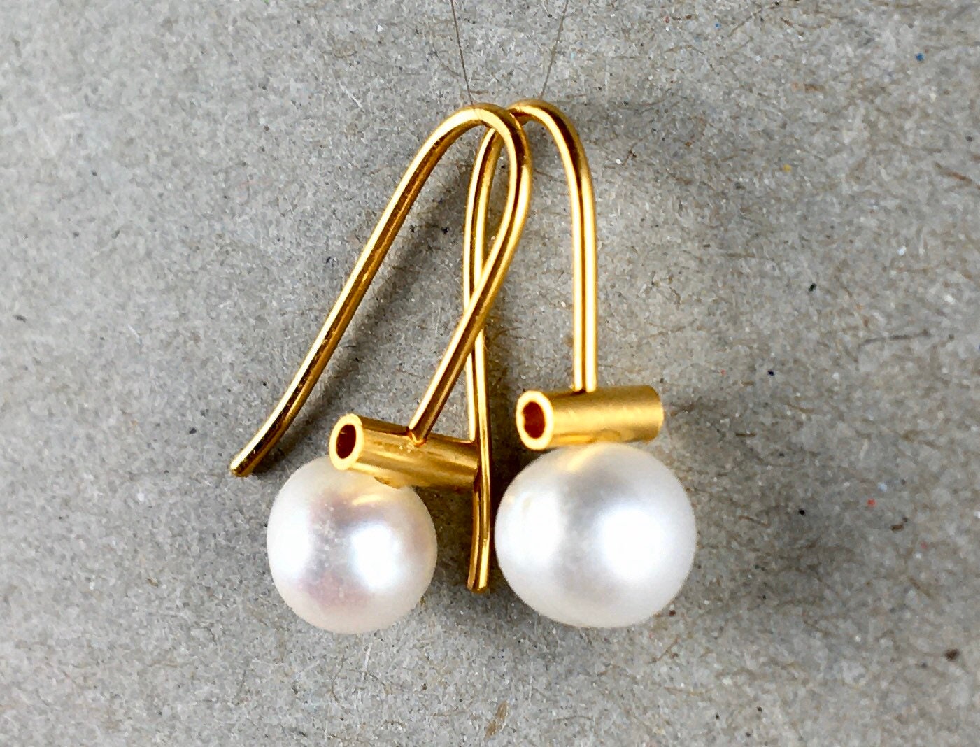 Freshwater Pearl Earring. Pearls on a Wire of Gold. Dangle Earrings ...