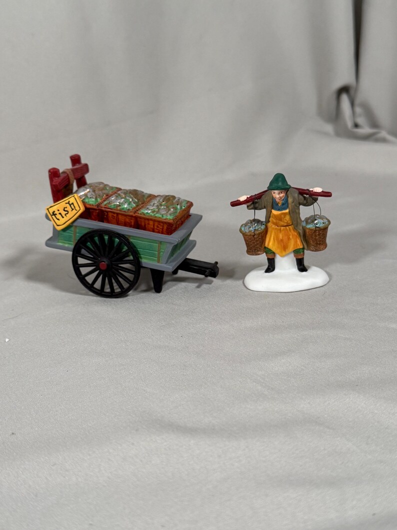 Chelsea Market Fish Monger and Cart — Set of Two Pieces — Department 56 ...