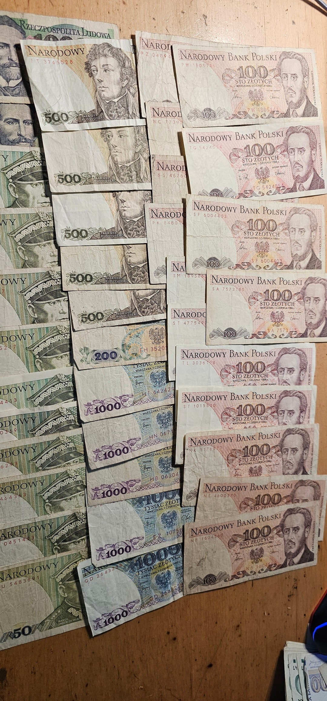 38 X Old Polish Banknotes Zlotych 2 X 10000zl 5 X 1000zl 10 X 50 Zl 5 X ...