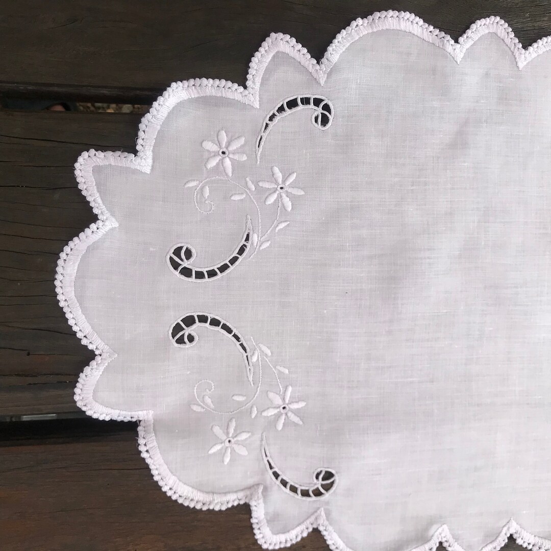 Large Vintage Linen Cutwork Embroidery Centrepiece - Etsy