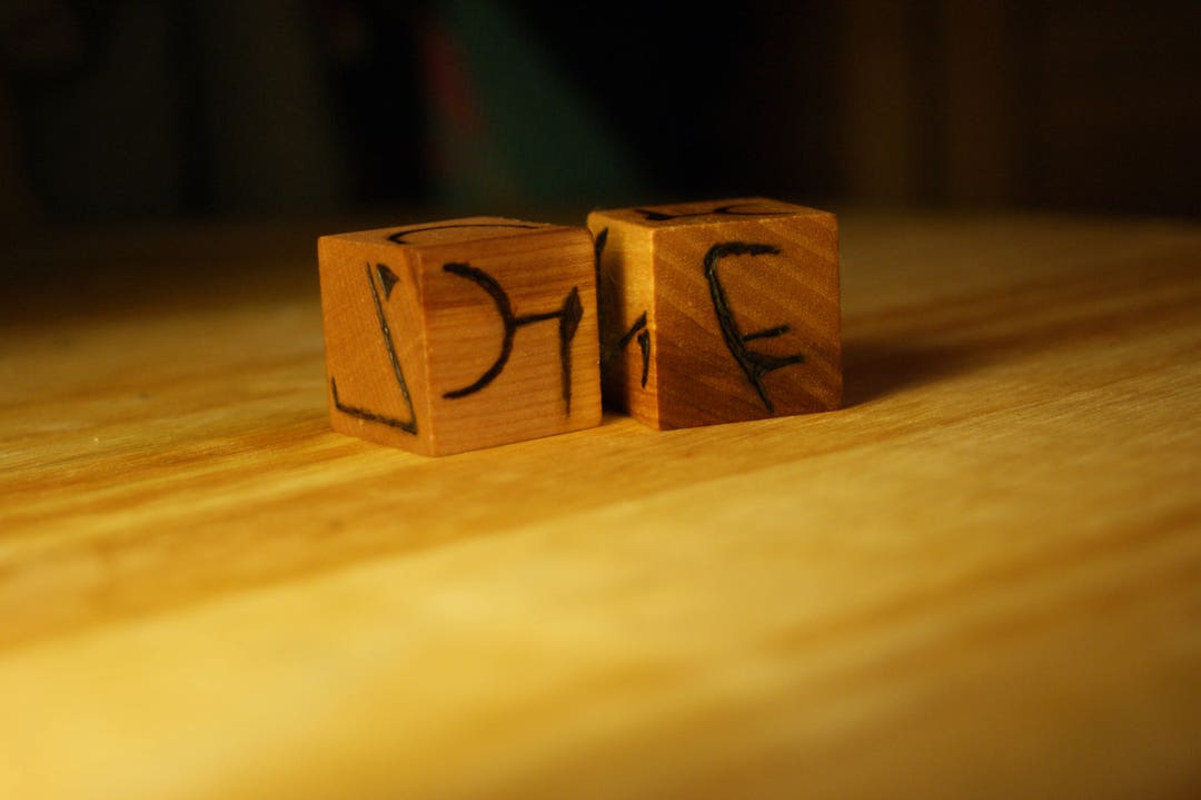 Klingon Wooden Dice (star Trek) Hand Burned // Gifts for Him // Gifts ...