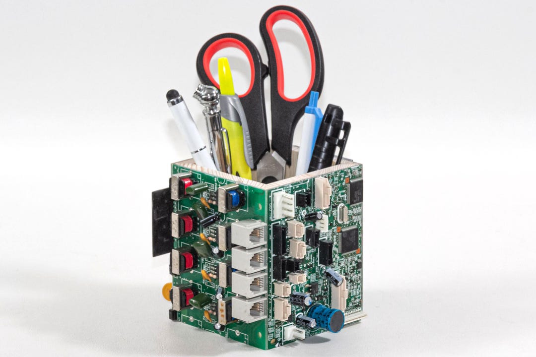 Upcycled Circuit Board Pencil Holder: Tech Geek Desk Organizer [cute ...