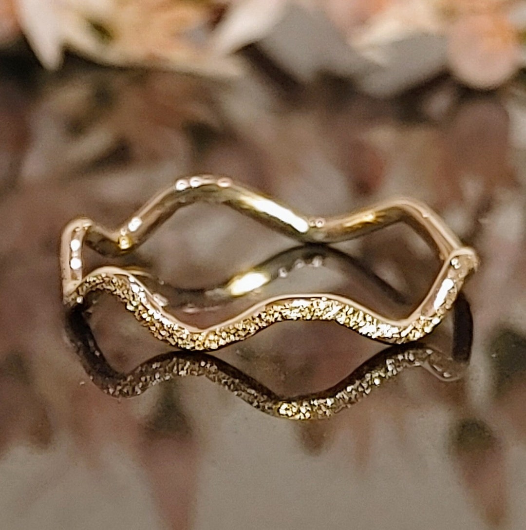Wavy Ring, 14k/10k Solid Gold Wedding Ring, Gold Stardust Curvy Ring, Minimalist Gold Ring, Gold ...