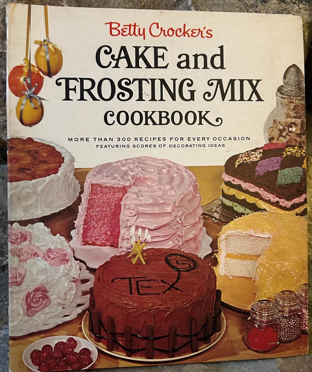Vintage Betty Crocker Cake and Frosting Mix Cookbook, 1966, First ...