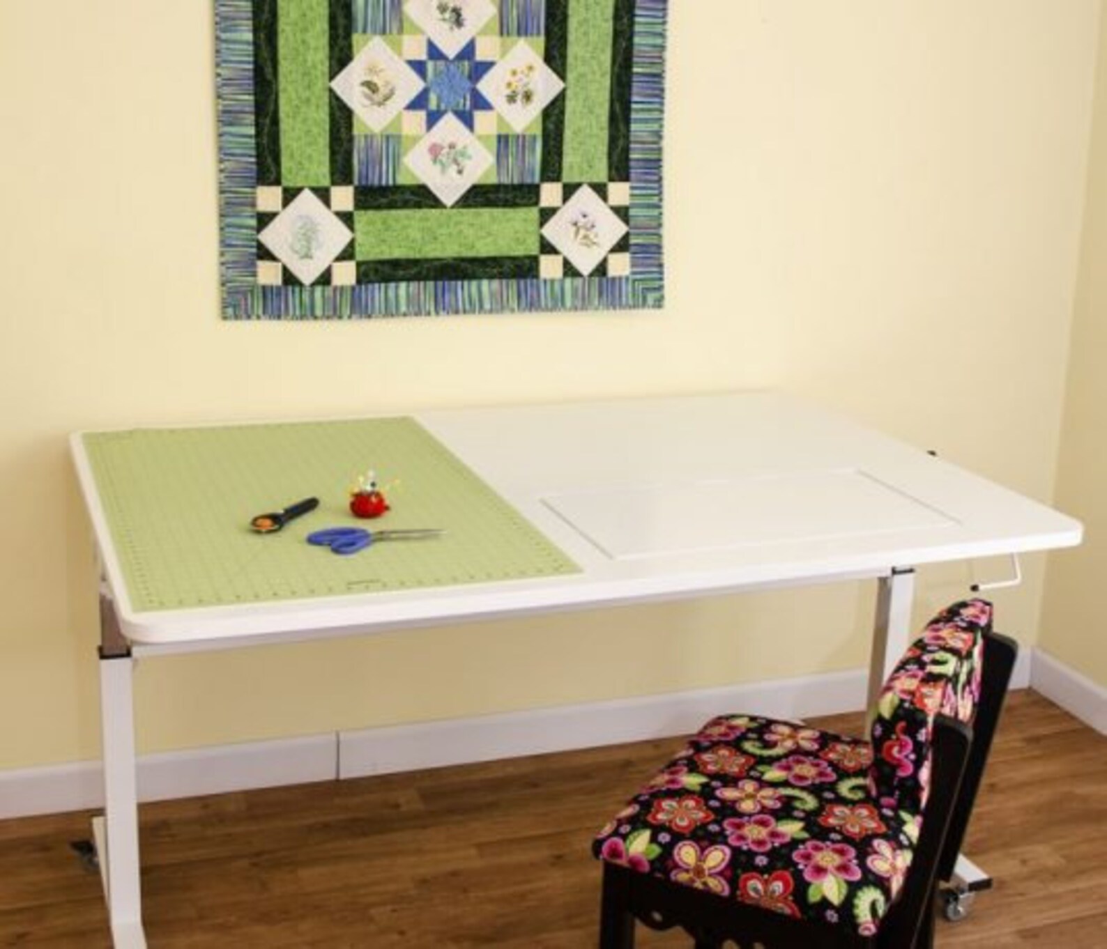 Kangaroo Tasmanian Adjustable Table - Etsy