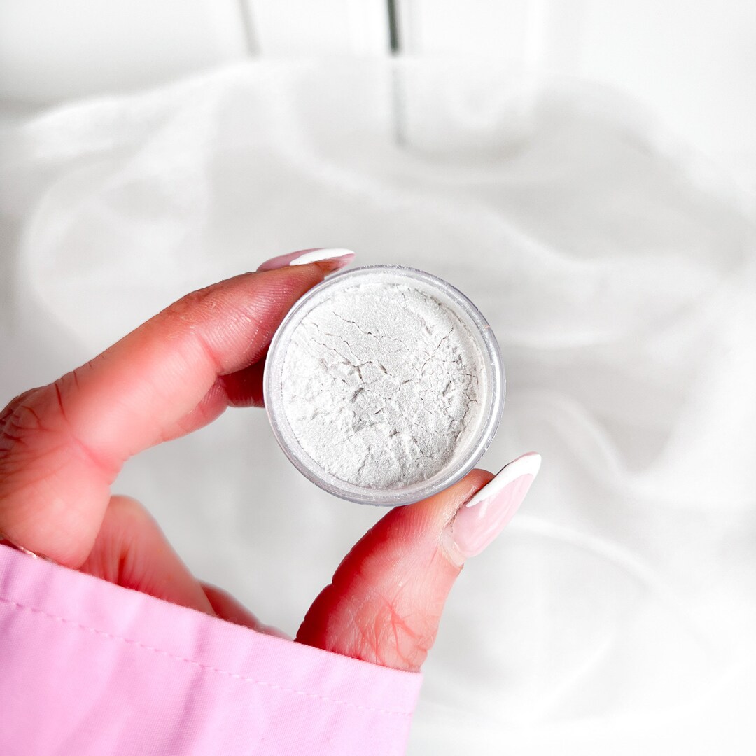 Edible Winter White Lustre Dust for Cakes & Food – 100% Edible Winter ...