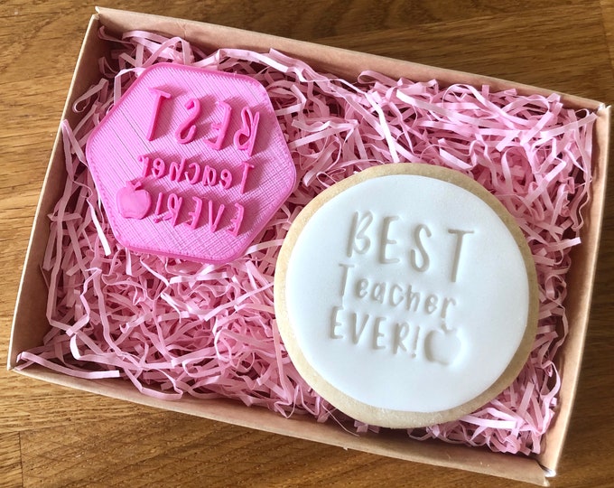Class of 2025 Cookie Cutter & Embosser Set – Graduation Cookie Stamp ...