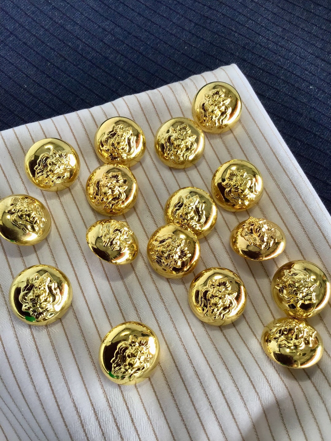 Metallic Dome Embossed Gold Lion Head 3/4" (19mm) 30L Vintage Shank ...