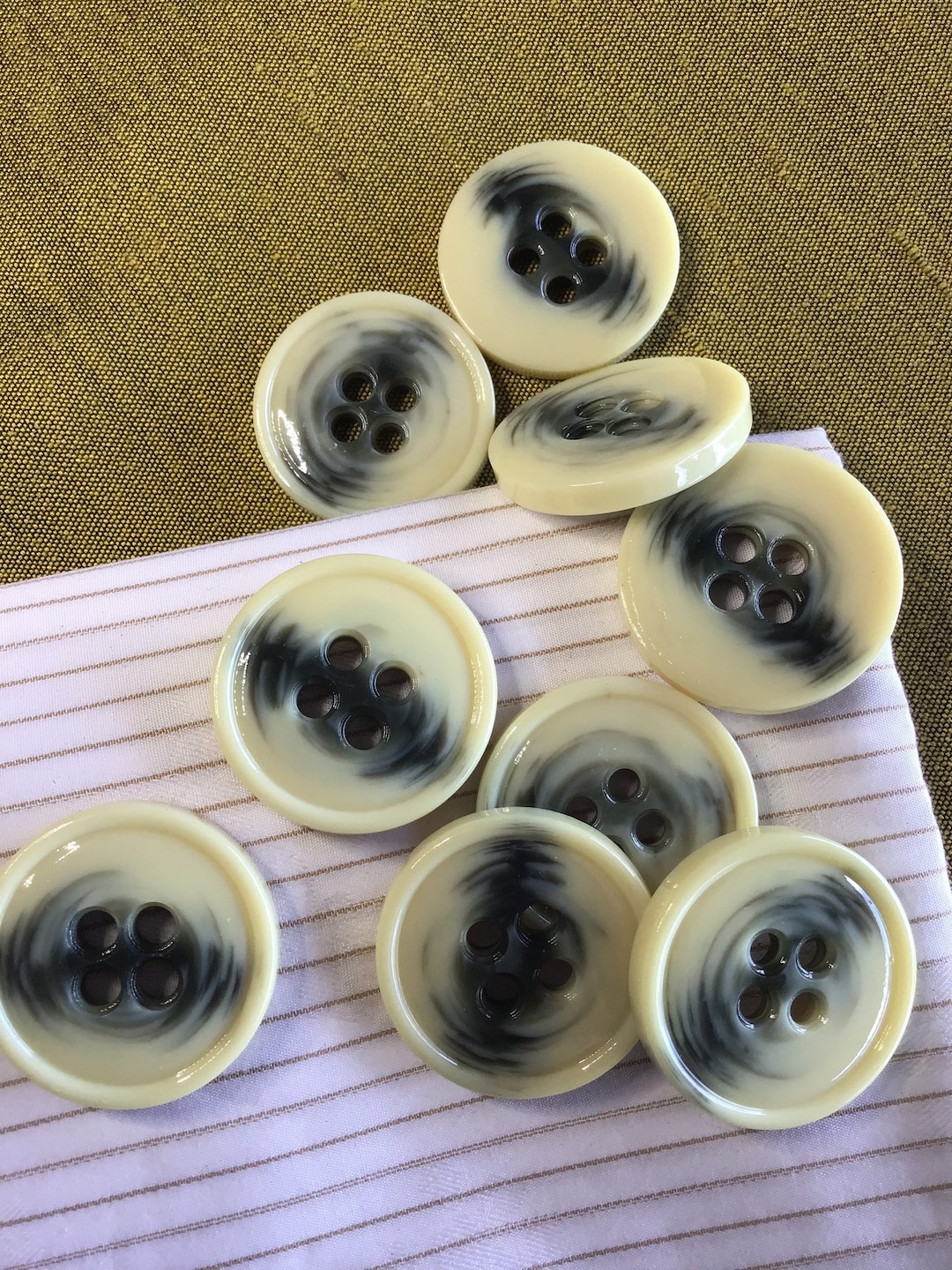 Italian BEIGE LARGE 4 HOLE Buttons 1-1/4" (30mm) 48L Grey Beige Two ...