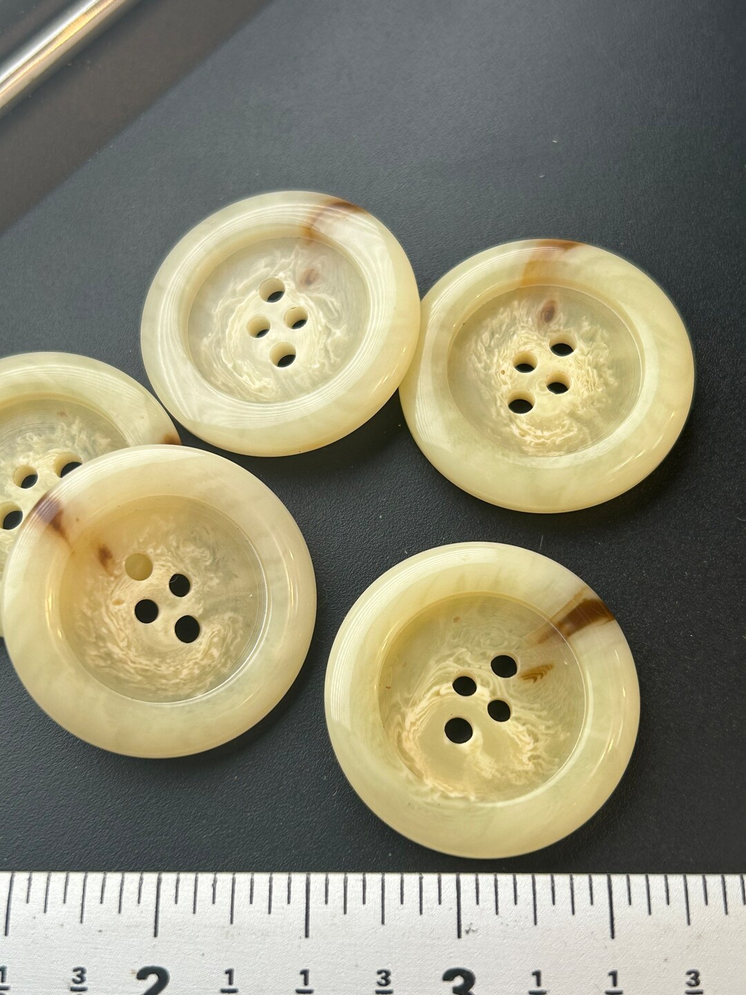 ITALIAN BUTTONS 4 Hole Ivory With a Hint of Earthtone Brown Buttons 1-1 ...