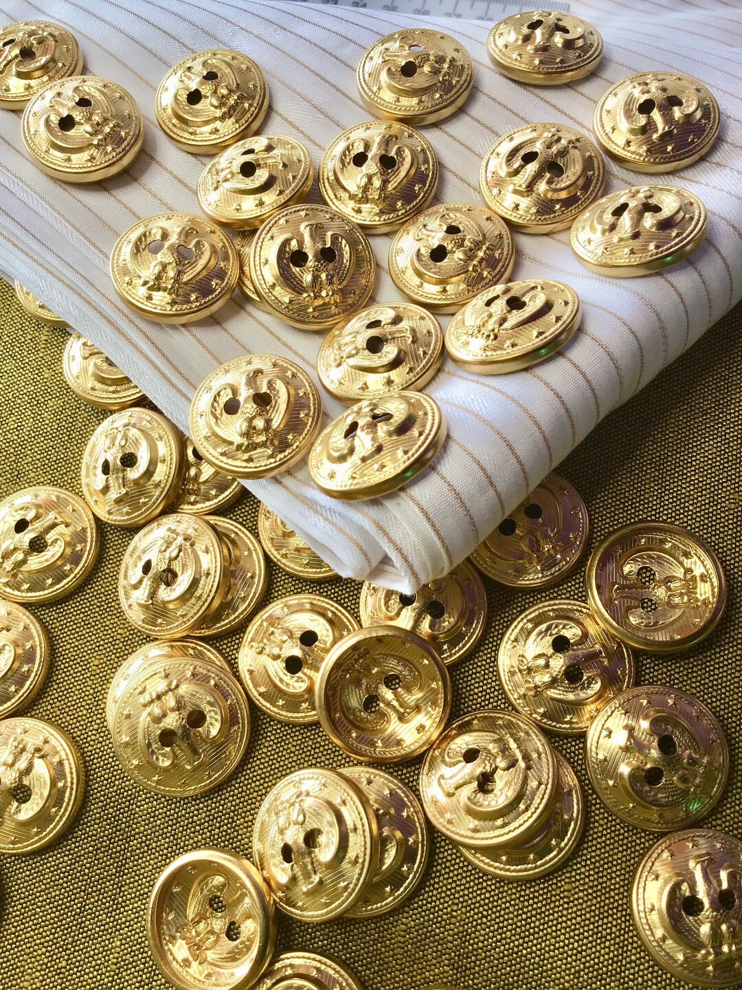 EAGLE 2 Hole EMBOSSED GOLD Buttons 3/4" (19mm) 30L Gold Metal Button ...