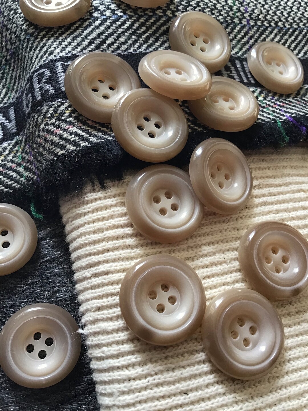 Light Beige Tan VINTAGE ITALIAN Buttons 13/16" (21mm) 34L Dress Buttons ...