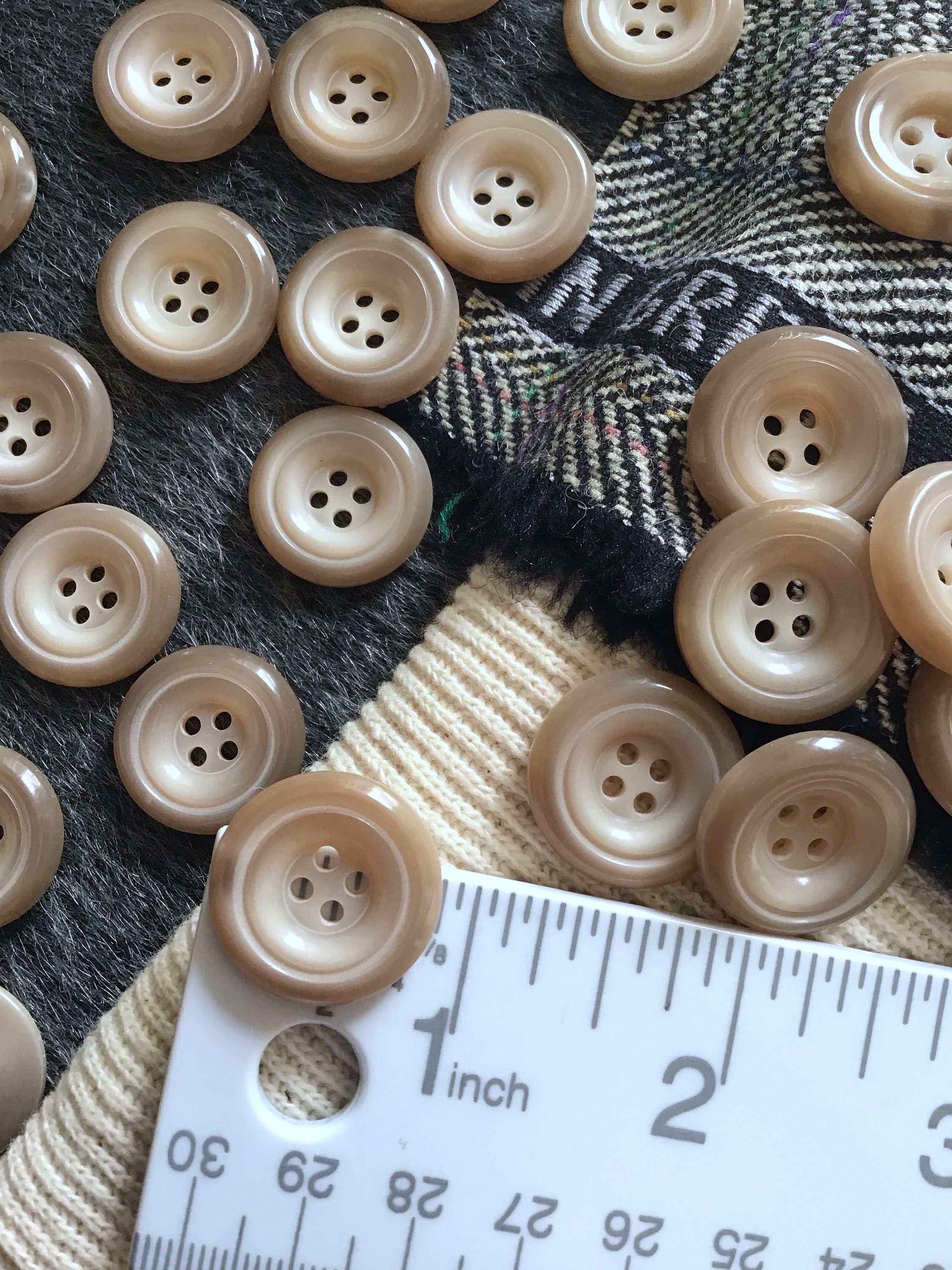 Light Beige Tan VINTAGE ITALIAN Buttons 13/16 21mm 34L - Etsy