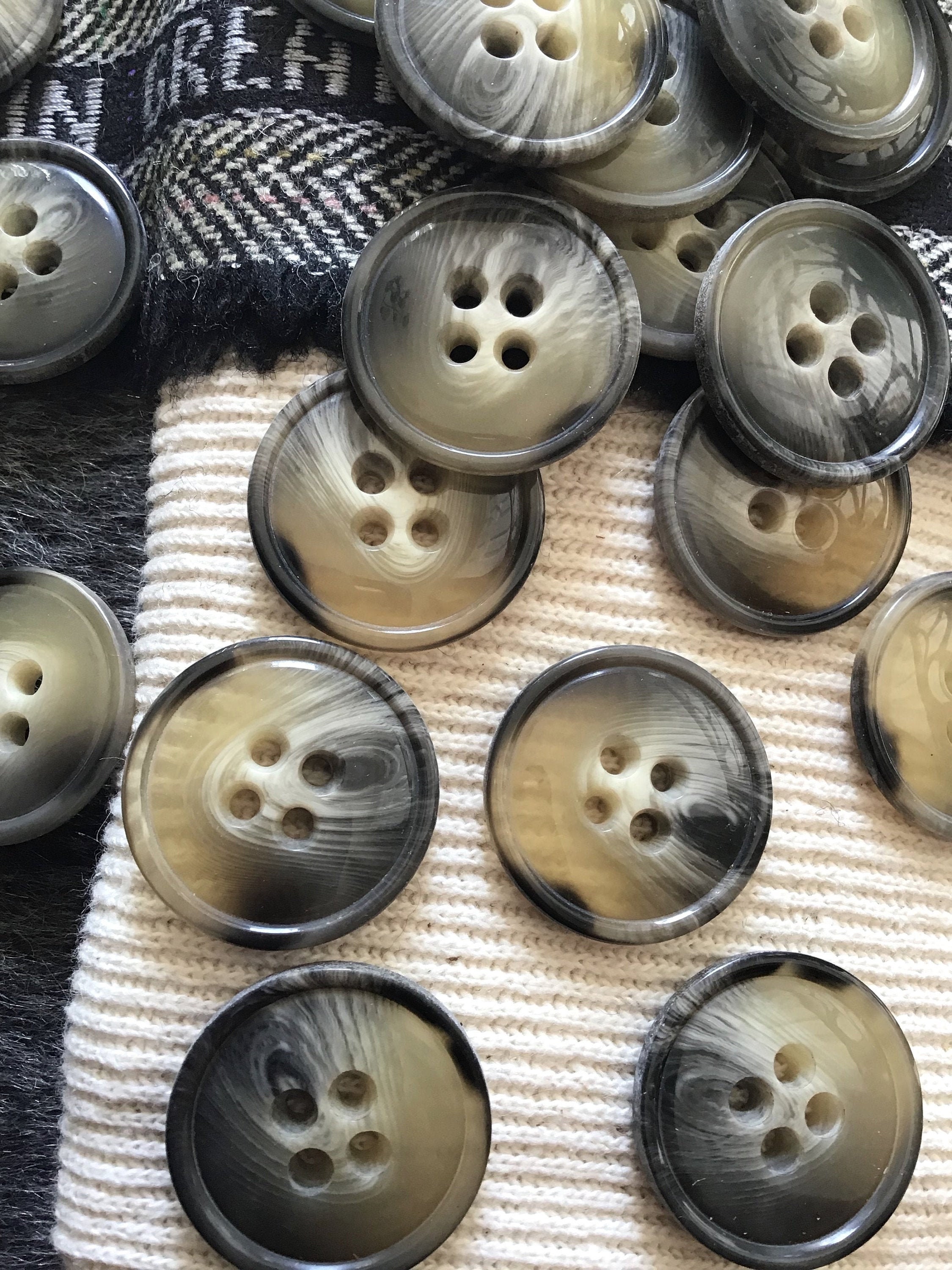 ITALIAN Taupe Grey Clear SWIRL Buttons VINTAGE 4 Hole Buttons - Etsy