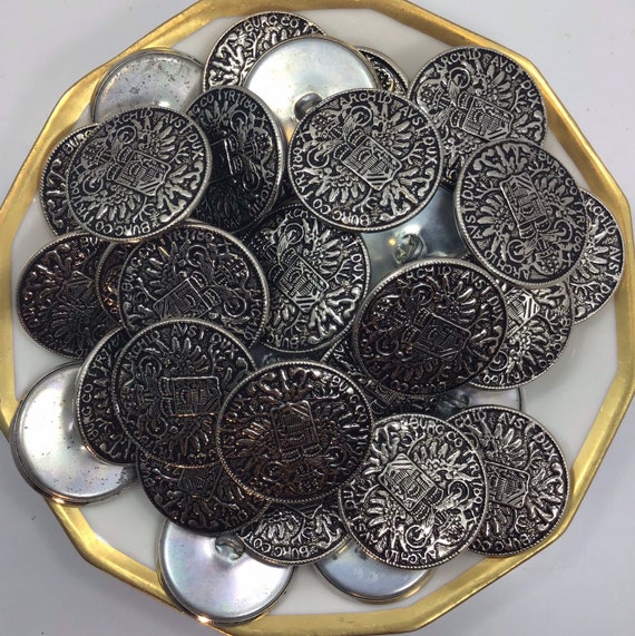 Decorative metal buttons store