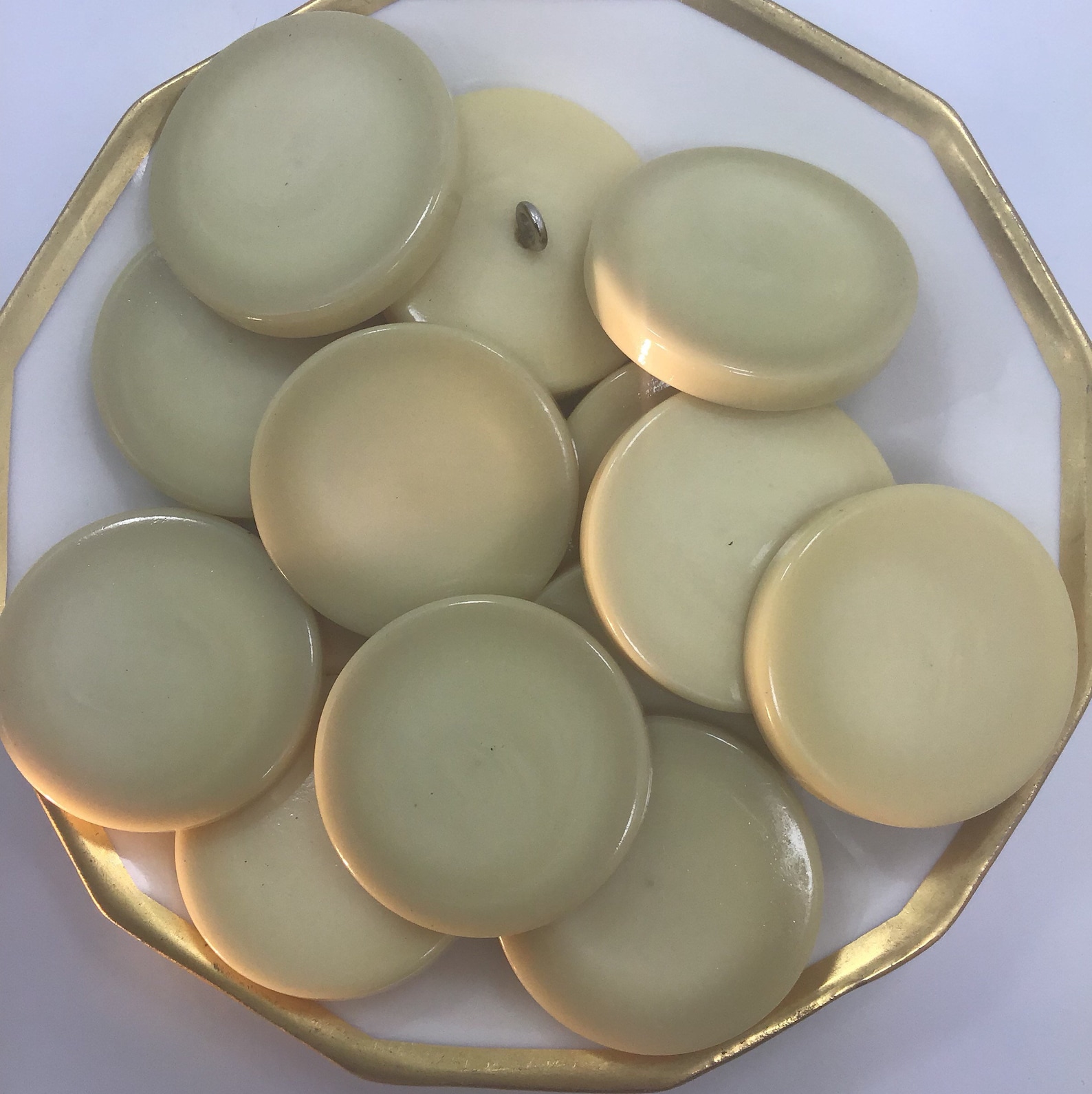 VINTAGE 1-3/8 Ivory Cream Shank Buttons ITALIAN Quality - Etsy