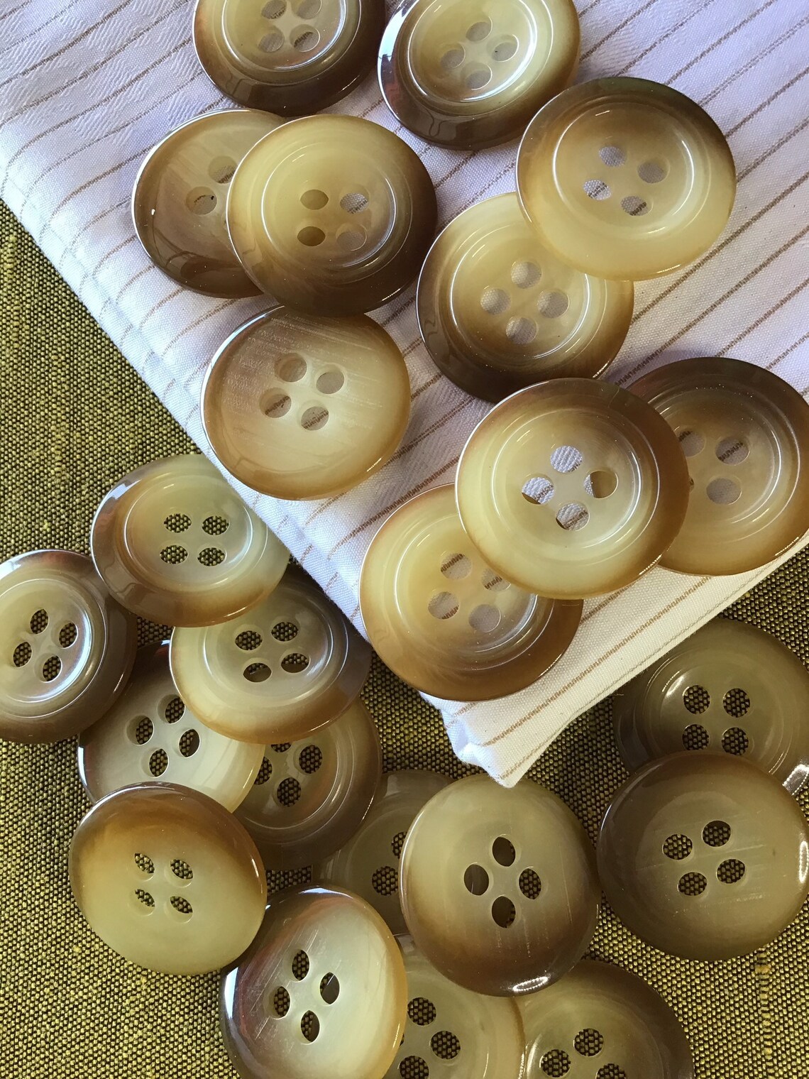 Italian CLEAR TAN 4 HOLE Buttons 1 25mm 40L Beige Tan | Etsy