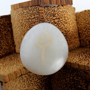 Clear White Mage FFXIV Glow in the Dark Soul Crystal/whm Job Stone ...