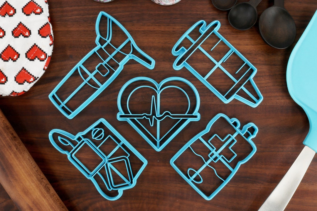 Nurse Cookie Cutters - Defribillator, IV Bag, Syringe, Otoscope, Heart ...