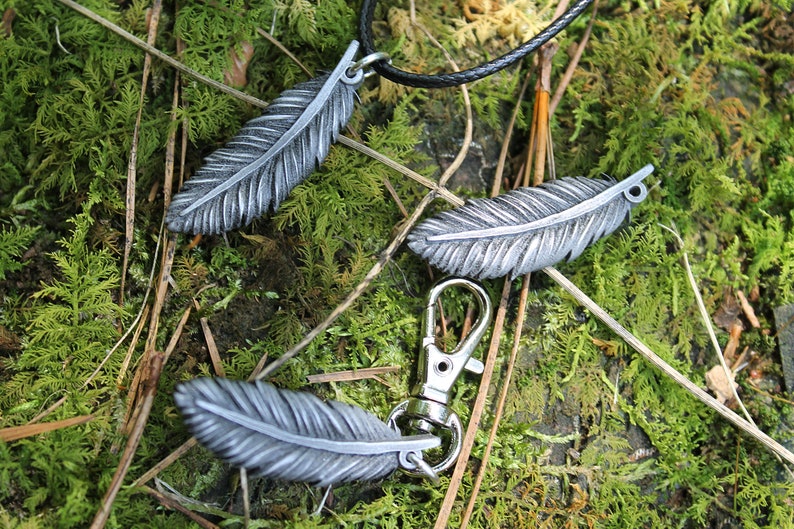 Final Fantasy Chocobo Feather Pendant / Keychain: Antiqued Resin KY1 - Etsy