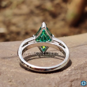 13 X 8.25 MM Lozenge Dark Green Moissanite Ring | Three Stone Ring ...