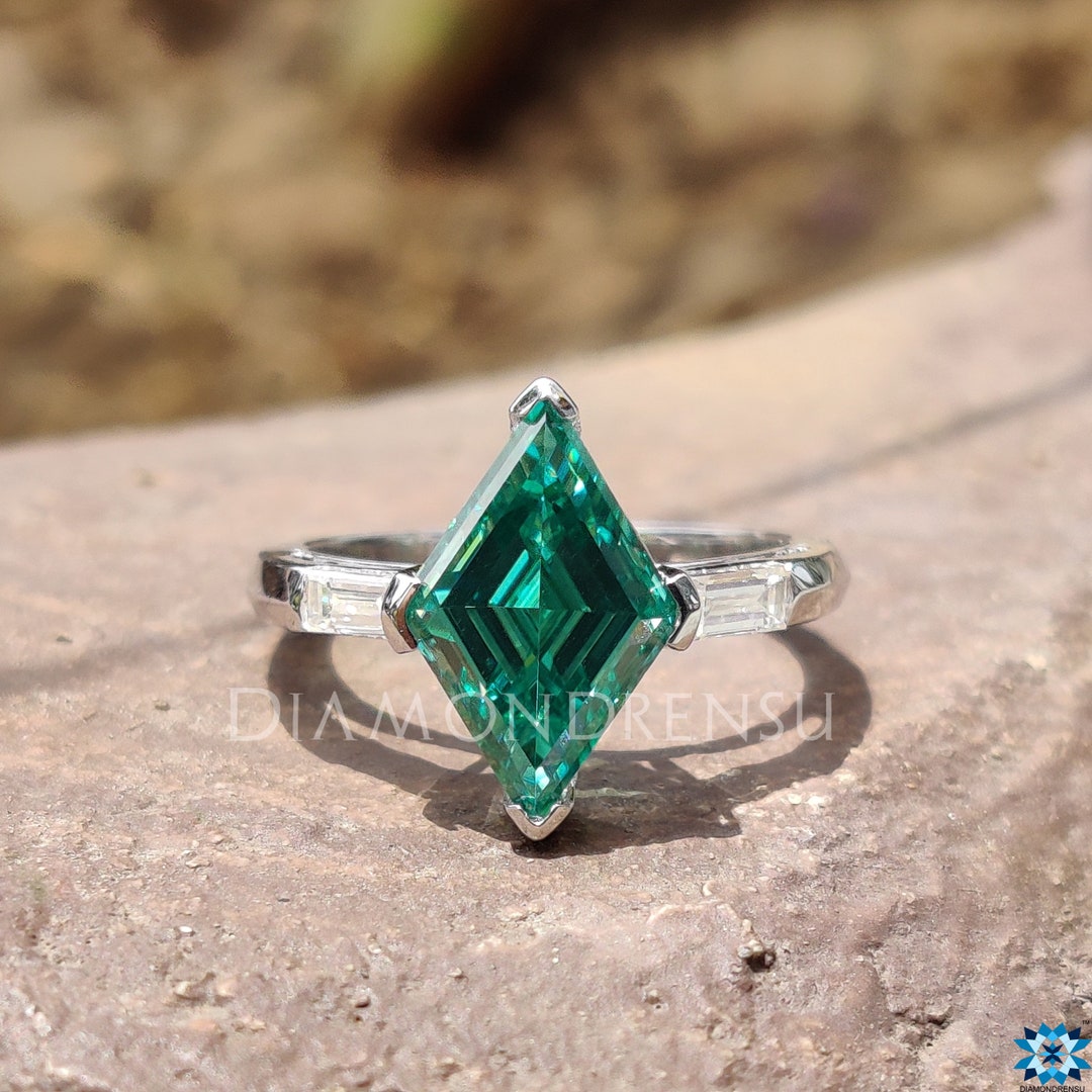 13 X 8.25 MM Lozenge Dark Green Moissanite Ring | Three Stone Ring ...