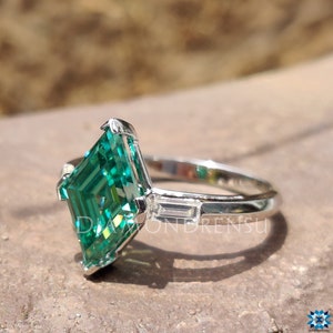 13 X 8.25 MM Lozenge Dark Green Moissanite Ring | Three Stone Ring ...