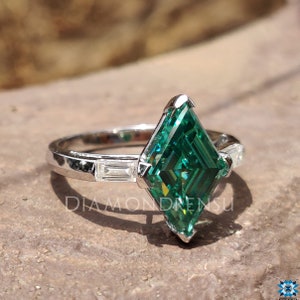 13 X 8.25 MM Lozenge Dark Green Moissanite Ring | Three Stone Ring ...