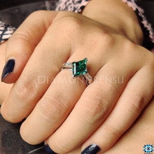 13 X 8.25 MM Lozenge Dark Green Moissanite Ring | Three Stone Ring ...