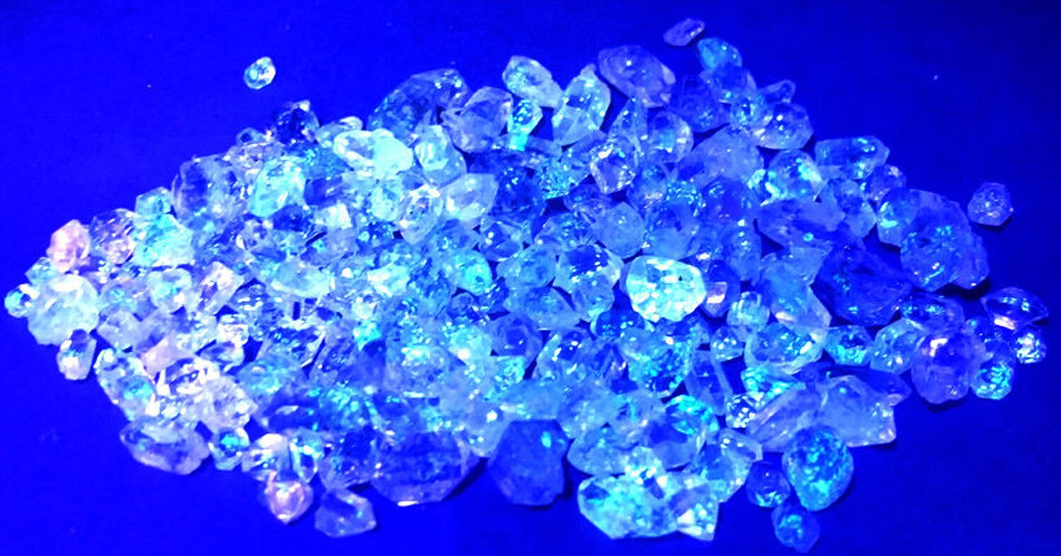 Natural Fluorescent Petroleum Diamond Quartz Crystal 100.00 Grams 5 ...