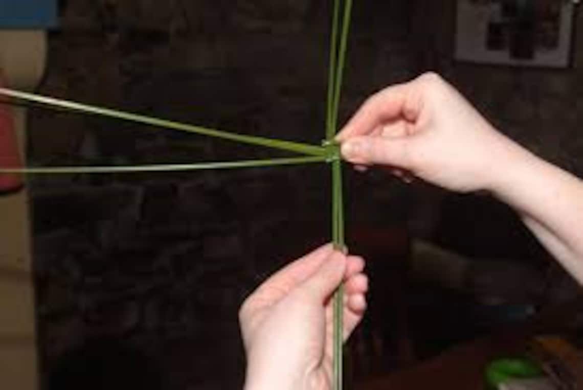Make Your Own St Brigid's Cross From Authentic Wild Irish Rushes ...