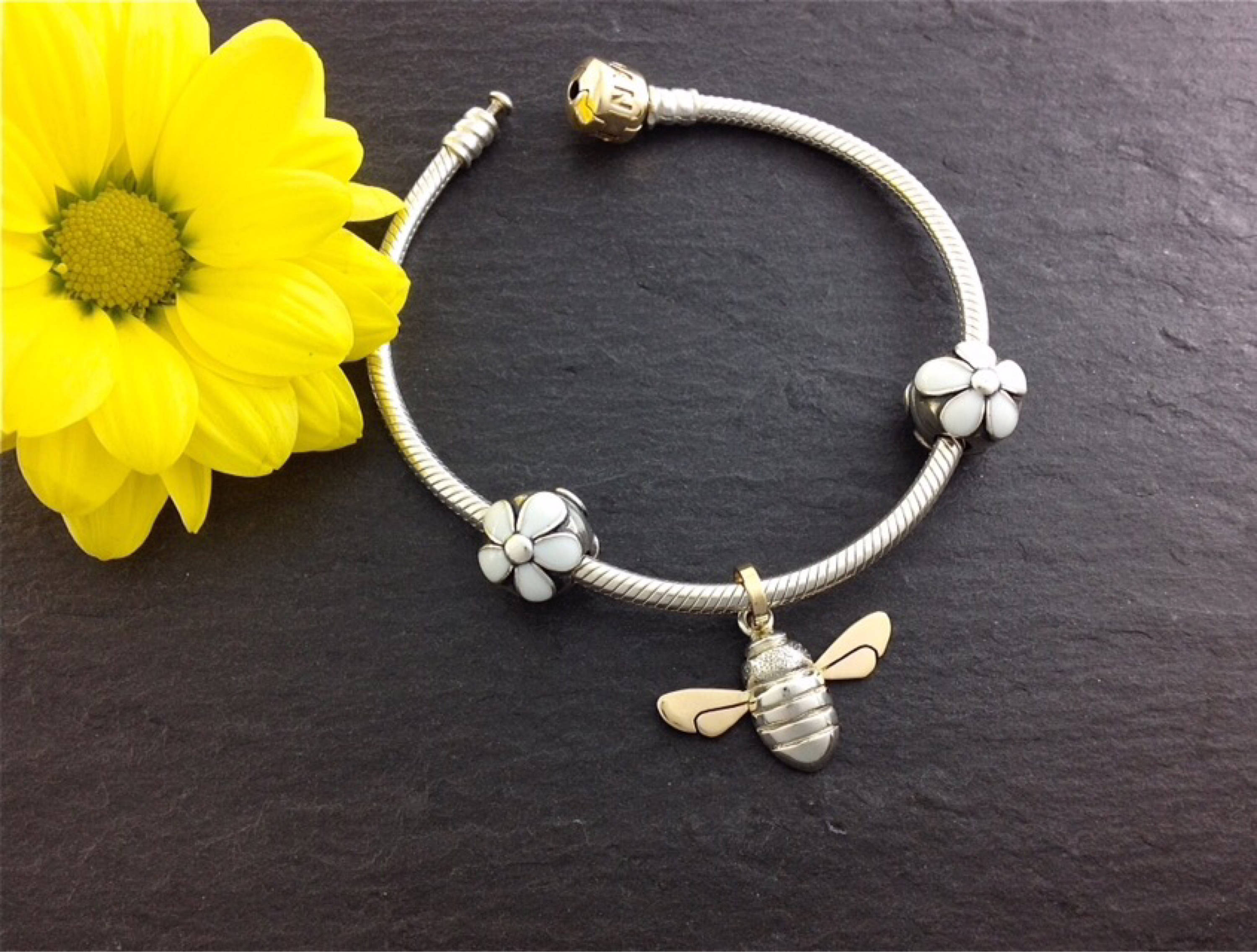 9ct Gold Honey Bee - Etsy