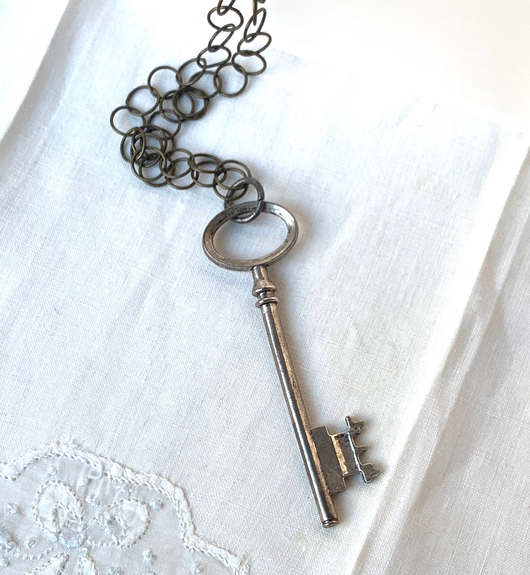 VINTAGE KEY Necklace - Old Skeleton Key Charm Pendant Necklace- Large ...