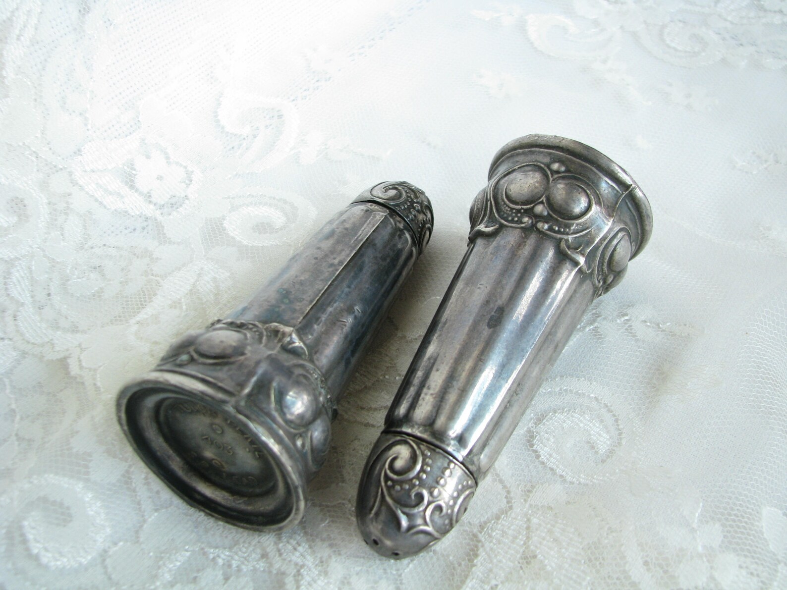 Vintage Shakers Tudor Plate Shakers Pepper Shaker Salt Shaker - Etsy