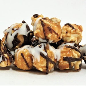 Gourmet Chocolate Drizzle Zigzag Popcorn by It's Delish 16 Oz 1 Lb ...