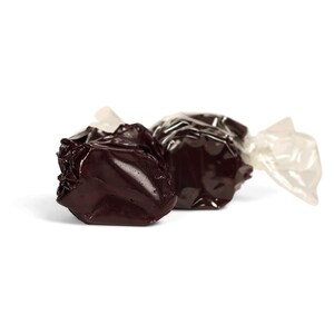 Black Licorice Flavored Taffy Chews by It's Delish, 18 Oz Jumbo ...