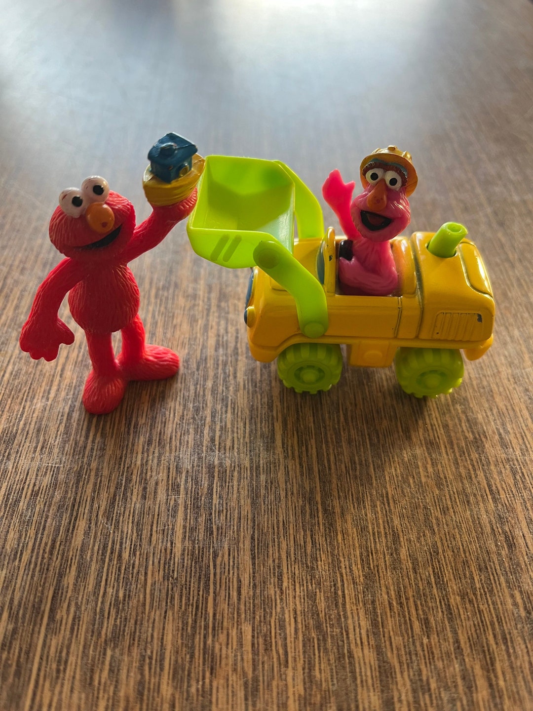 Sesame Street Collectibles PVC Action Figure Elmo and Matchbox Die-cast ...