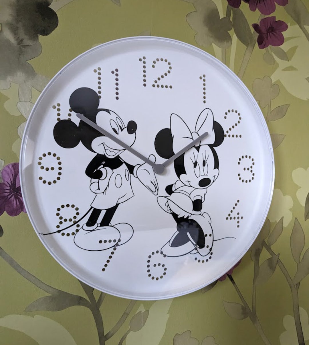 Mickey and Minnie Mouse Clock, Uniquely Decorated, Wall Hanging Clock ...