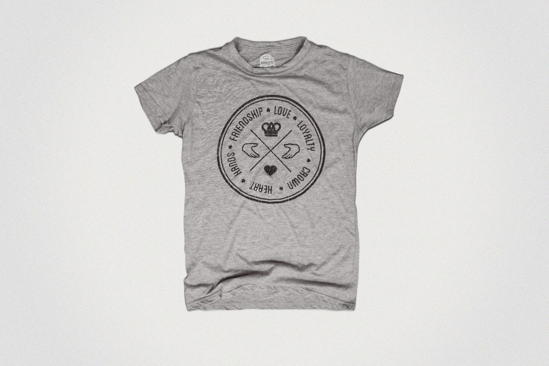 Limited Edition Unisex Claddagh T-shirt - Etsy